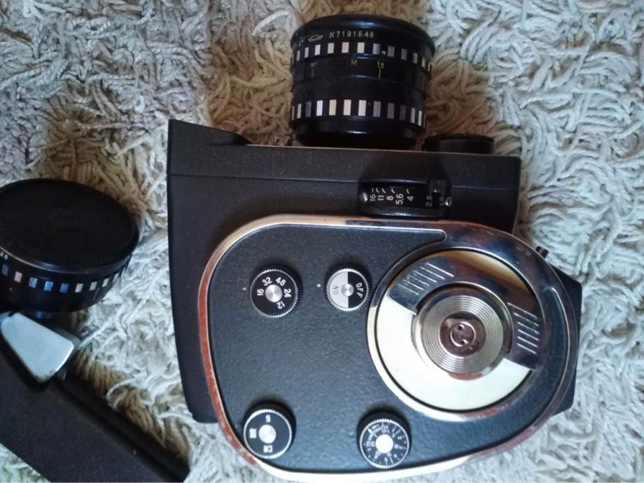 Starinska filmska kamera Quartz 2m