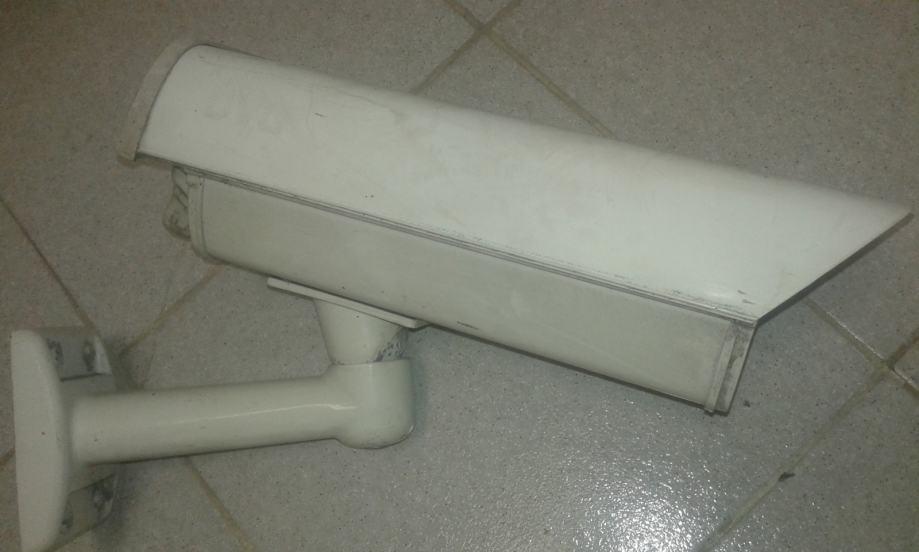 VIDEO NADZORNE KAMERE SA OBJEKTIVOM U AL.KUČIŠTU