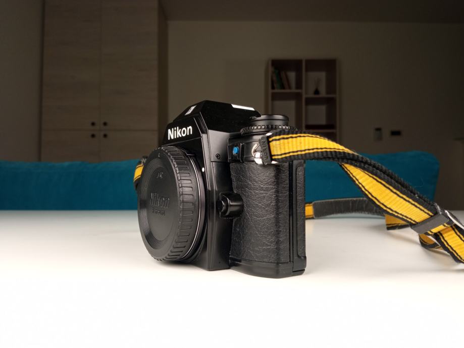 Nikon EM