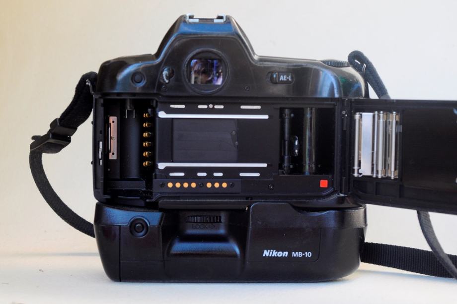 Nikon F90X plus originalni grip MB10 SNIŽENO!