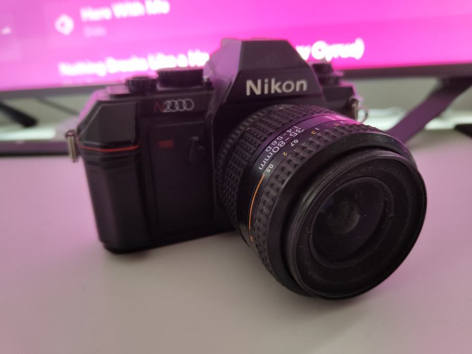 Nikon n2000