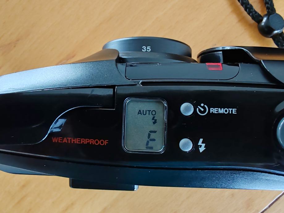 Olympus mju I (zoom),kao nov,originalna futrola,potpuno ispravan,35mm