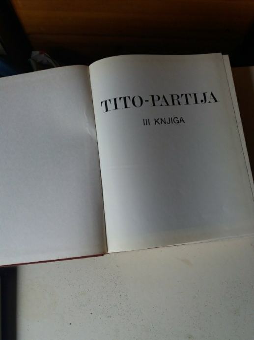 3KOM.KNJIGA O TITU PRIMJERAK STARIH NOVINA VEČERNJI LIST SAHRANA TITA.