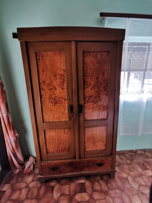 ANTIKNI ORMAR S KRAJA 19 STOLJEĆA