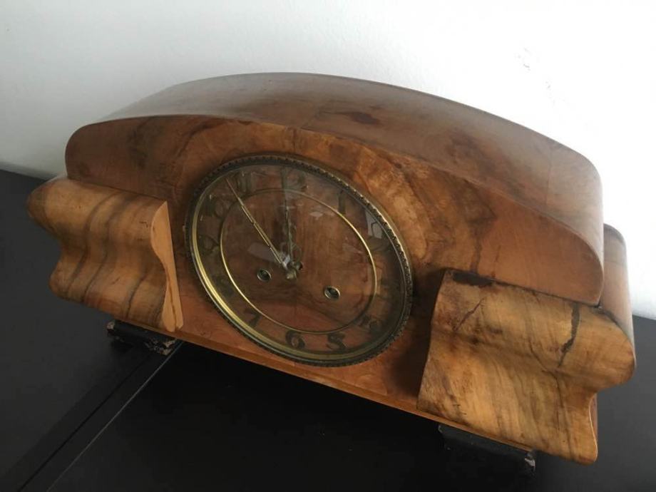 Antikni stari sat (ura)