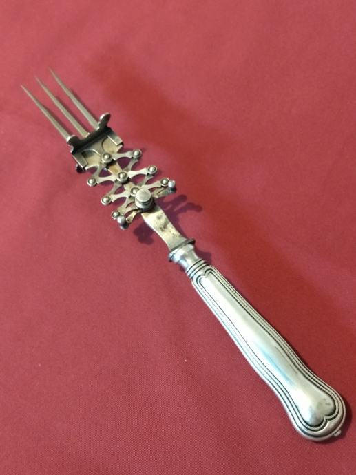 ANTIKNA PATENTIRANA VILICA