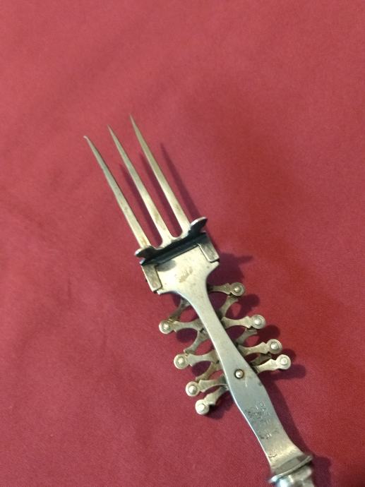 ANTIKNA PATENTIRANA VILICA