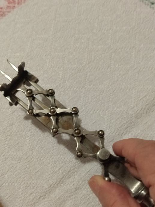 ANTIKNA PATENTIRANA VILICA