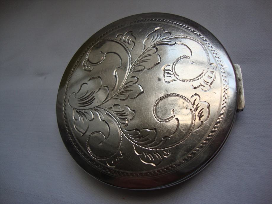 Antique silver powder box SECESSION / SREBRNA PUDIJERA
