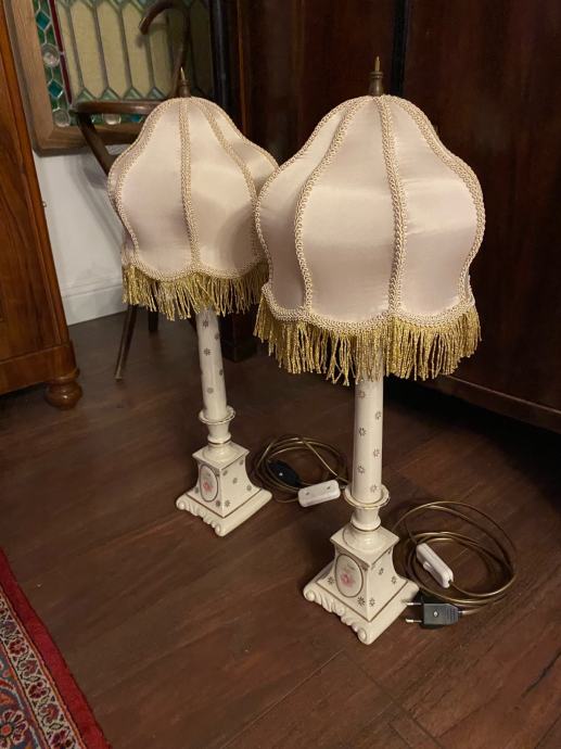 DVE PORCULANSKE KOMODNE LAMPE