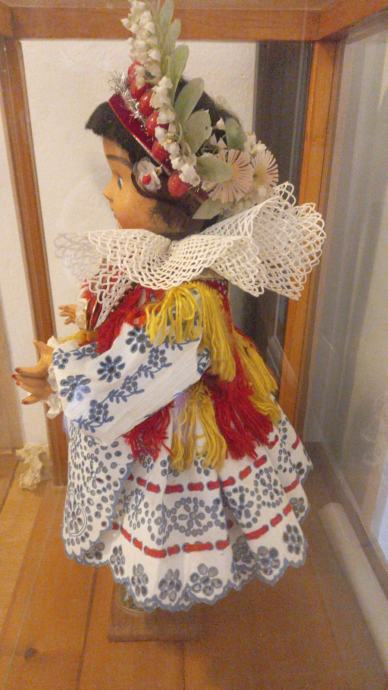 Lutka narodna nošnja