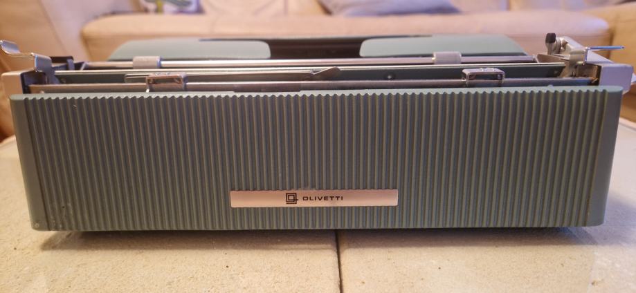 Olivetti lettera 32 pisaći stroj