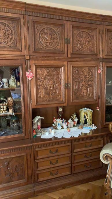 Ormar antikvitet razbareno drvo