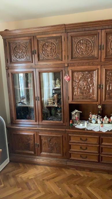 Ormar antikvitet razbareno drvo