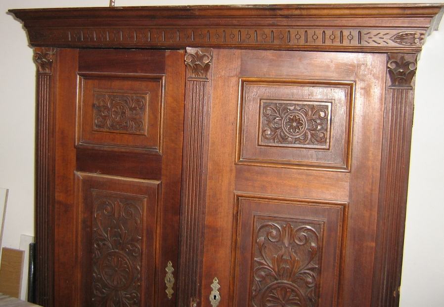 ormar Antikvitetni, rezbareni, puno drvo, sniženje 40%