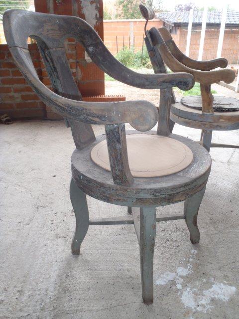 Stare berberske/frizerske drvene stolice