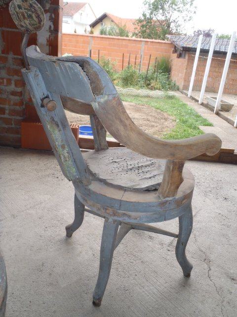 Stare berberske/frizerske drvene stolice