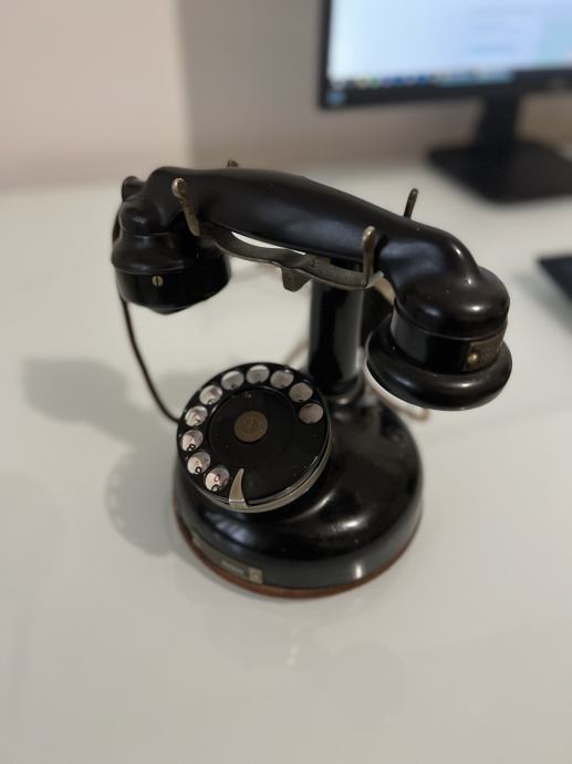 Stari telefon iz 1913 godine