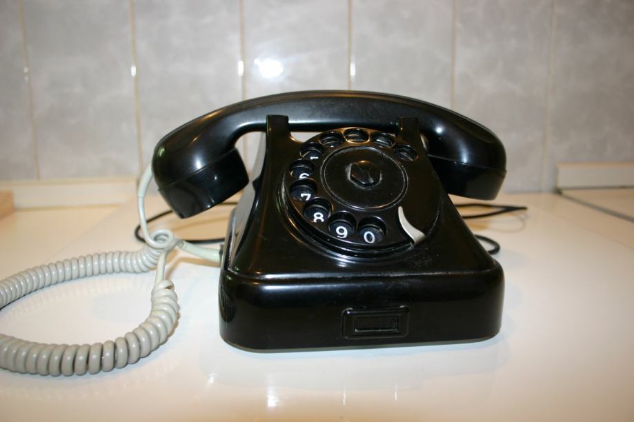 Stari telefon Iskra