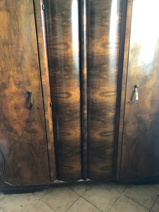 Starinski antikni ormar