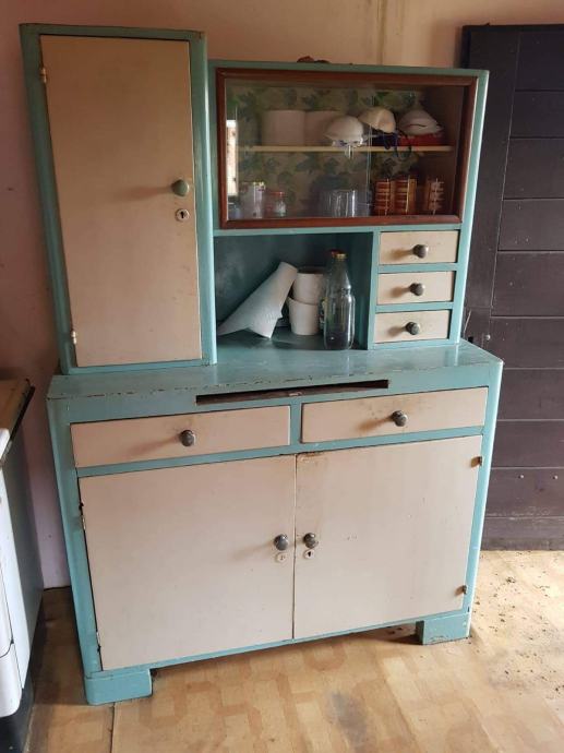 Starinski kuhinjski ormar