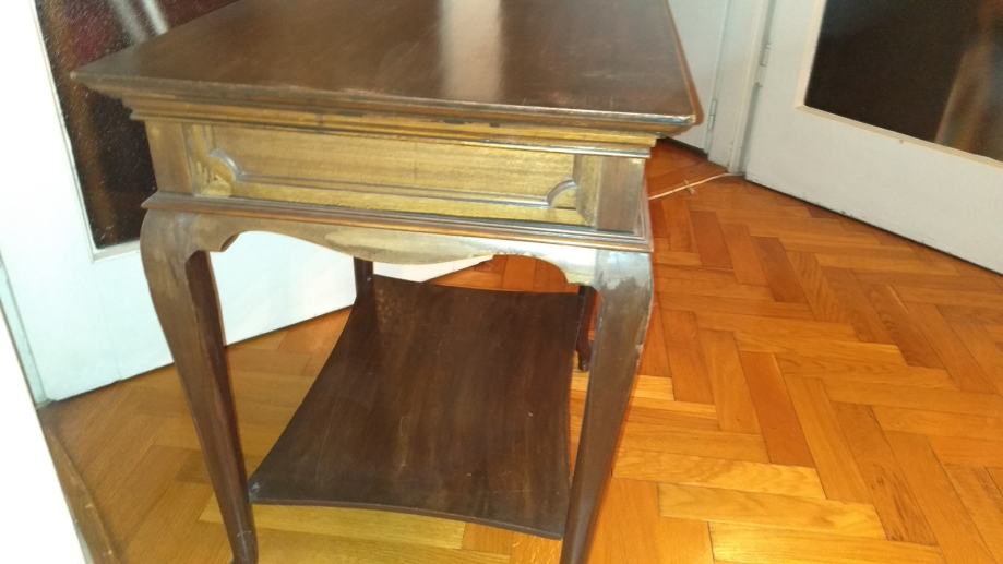 Stolic za gramofon (secesija)