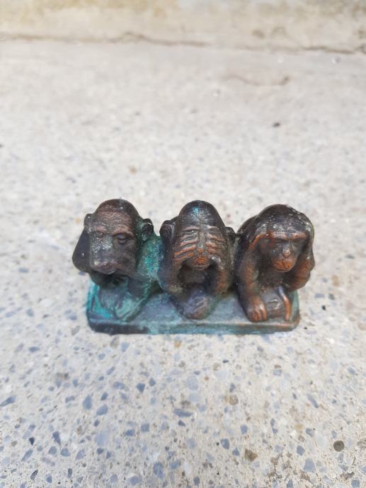 Tri mudra majmuna bakar