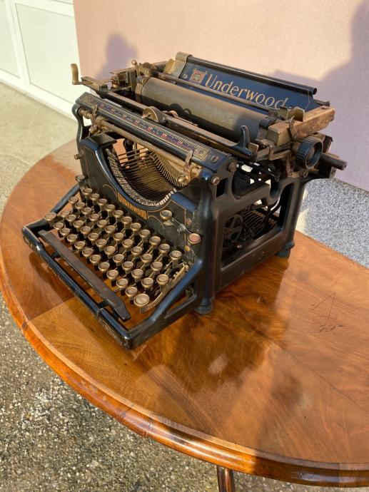 UNDERWOOD PISAČA MAŠINA