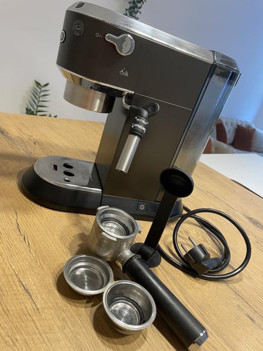 DeLonghi EC 685.BK Dedica