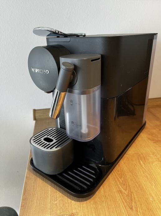 Nespresso aparat za kavu LATTISIMA ONE BLACK