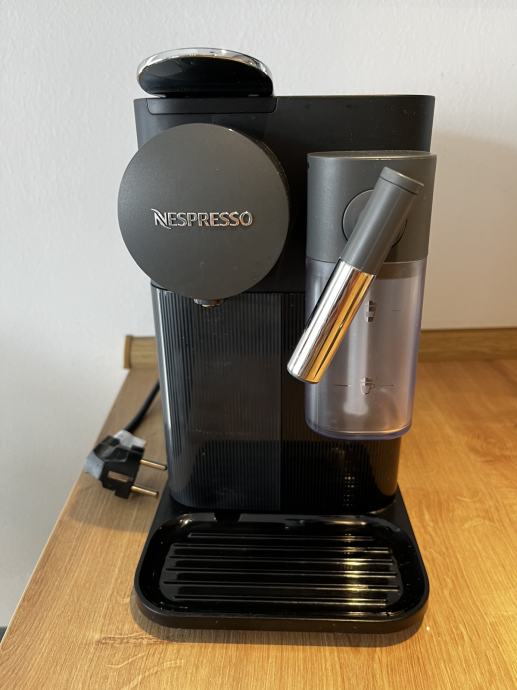 Nespresso aparat za kavu LATTISIMA ONE BLACK