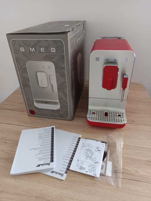 *PRILIKA* SMEG aparat za kavu NOVO