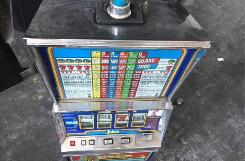 IGT Aparat za Zabavu Slot Mašina Man Cave must have