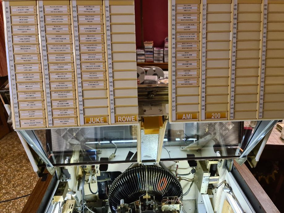 Jukebox Ami Rowe Fleetwood R80