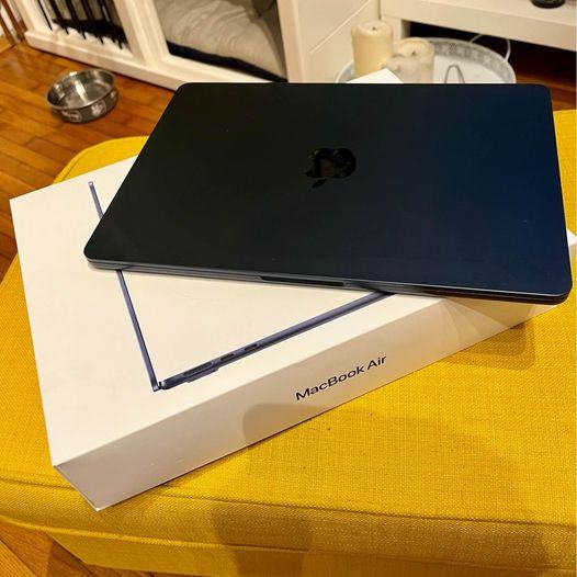 13-inčni MacBook Air: M2 256GB - Midnight Blue