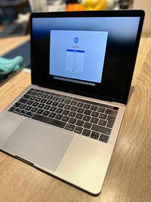 Apple MacBook PRO 13 2018/16GB RAM /256GB SSD/ Jamstvo