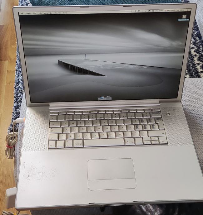 Apple PowerBook G4 1.0 17 A1013 laptop Macintosh , s punjačem