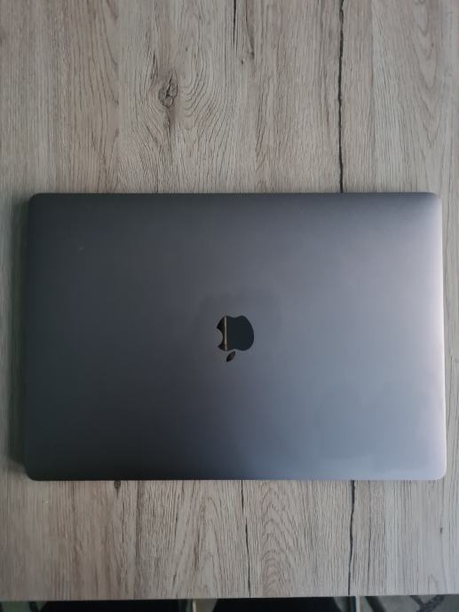 Macbook pro 15 2017, i7 3,1Ghz,16 gb, 1 TB ,RadeonPro 560, Touch bar.