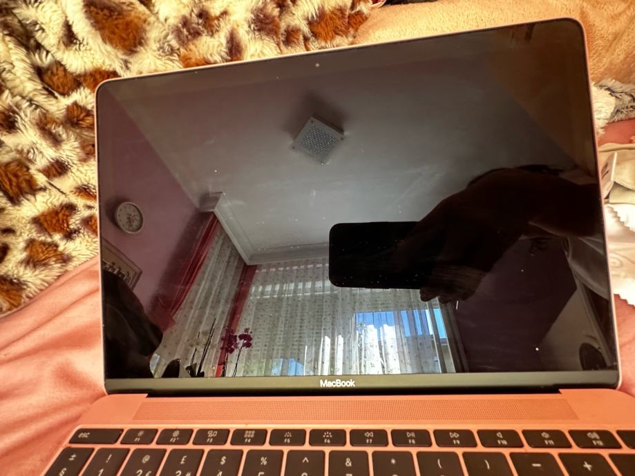 MacBook 2017 (12 inch) 256 gb + office paket (British keyboard)