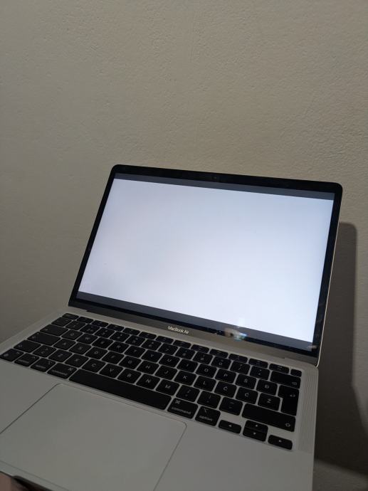 Macbook Air M1 256GB/8GB laptop