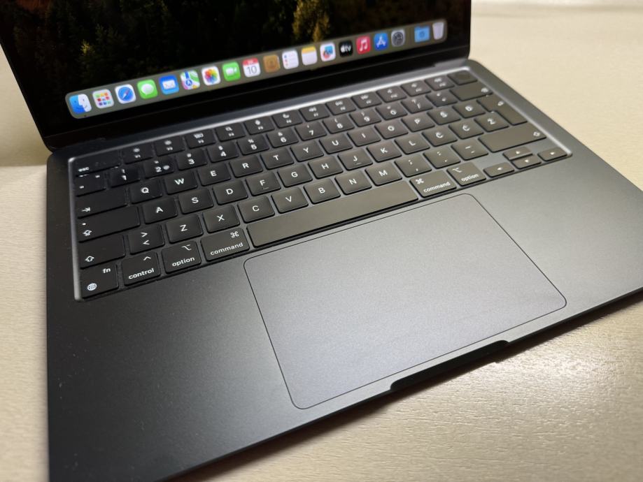 MacBook Air (M2, 2022.)