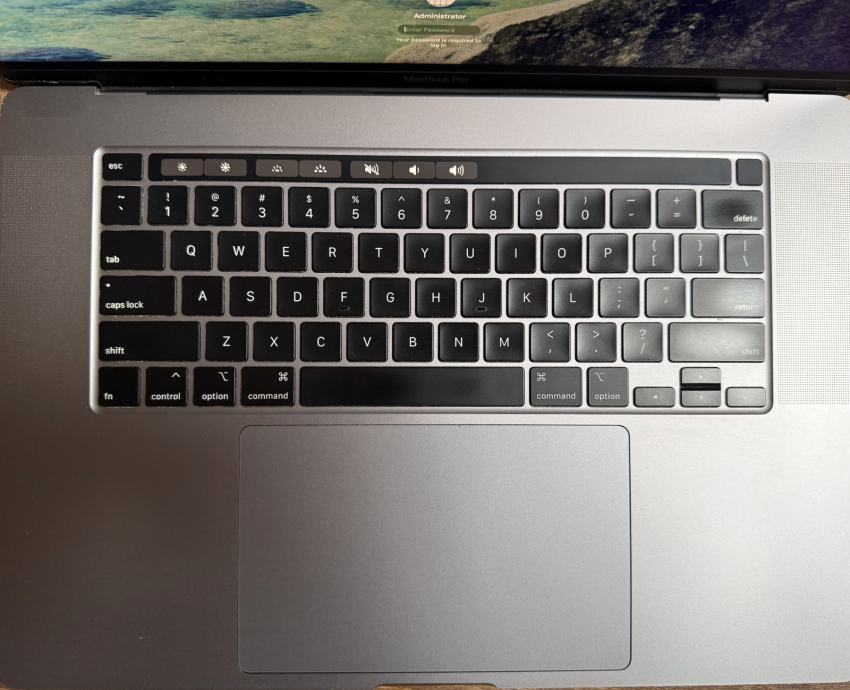 MacBook Pro (12) (15-inch, i7 2,6 GHz, 32 GB RAM, 1TB SSD, Touch Bar)