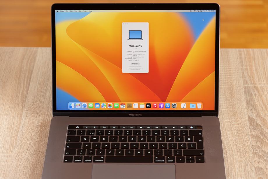 MacBook Pro 15 2018 - i7, 16GB, 512GB SSD, HR