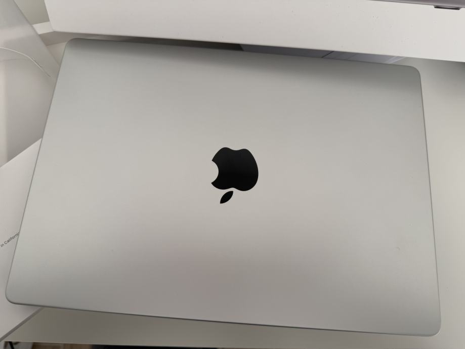 MacBook Pro M4 Pro, 24gb ram, 512 ssd, silver, novi