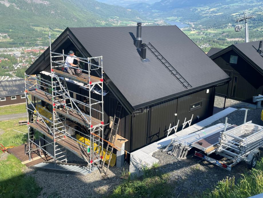 NORVEŠKA Lillehammer grad. Tražimo pomoćnika moler/slikar i košenje