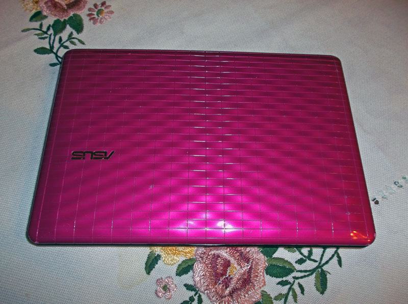 ASUS EEE PC 1008P Laptop notebook netbook 3G Karim Rashid HOT PINK