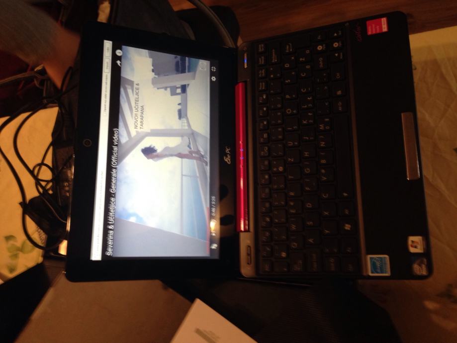 Asus Eee PC 1008P ‏pink dizajnerski mini laptop 10,1 inč