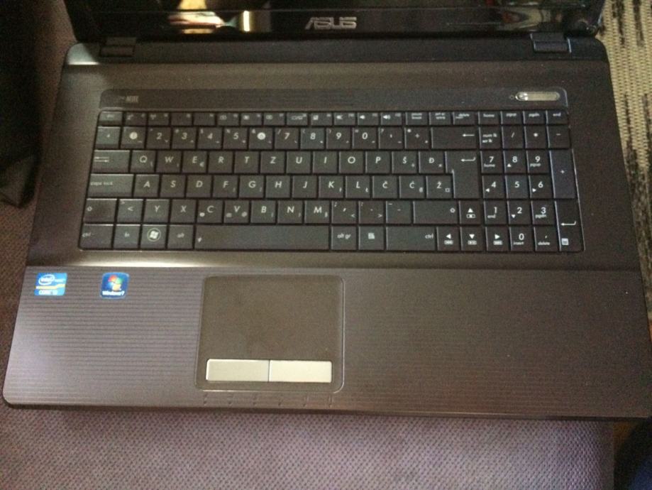 ASUS K73E - i3, 17.3 EKRAN