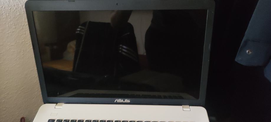 Asus Laptop 17 Intel i3 4030u Nvidia GTX 2gb GPU 16gb RAM 750 HDD