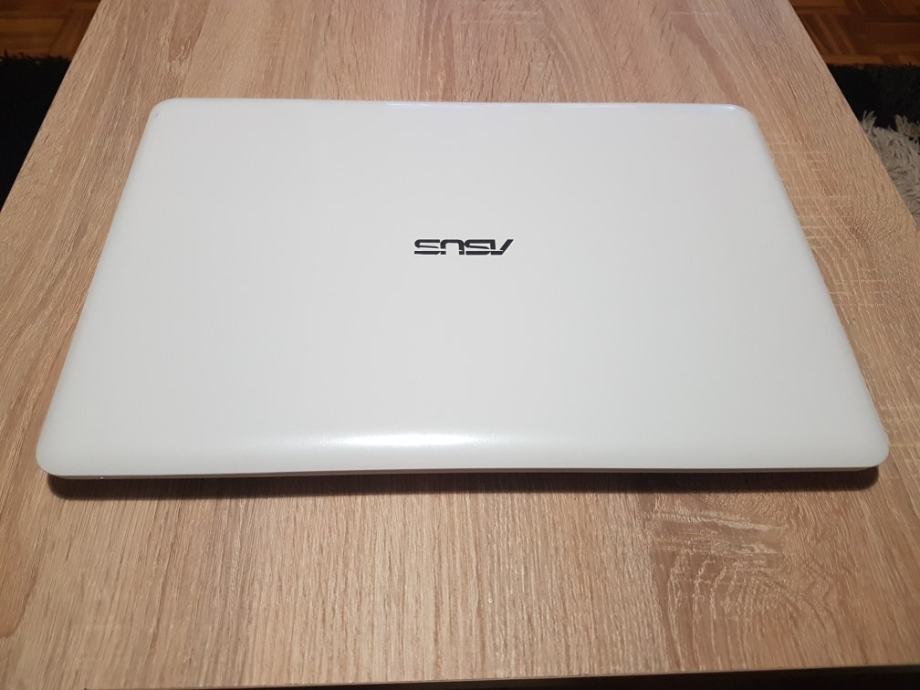 Asus laptop L502S bijeli